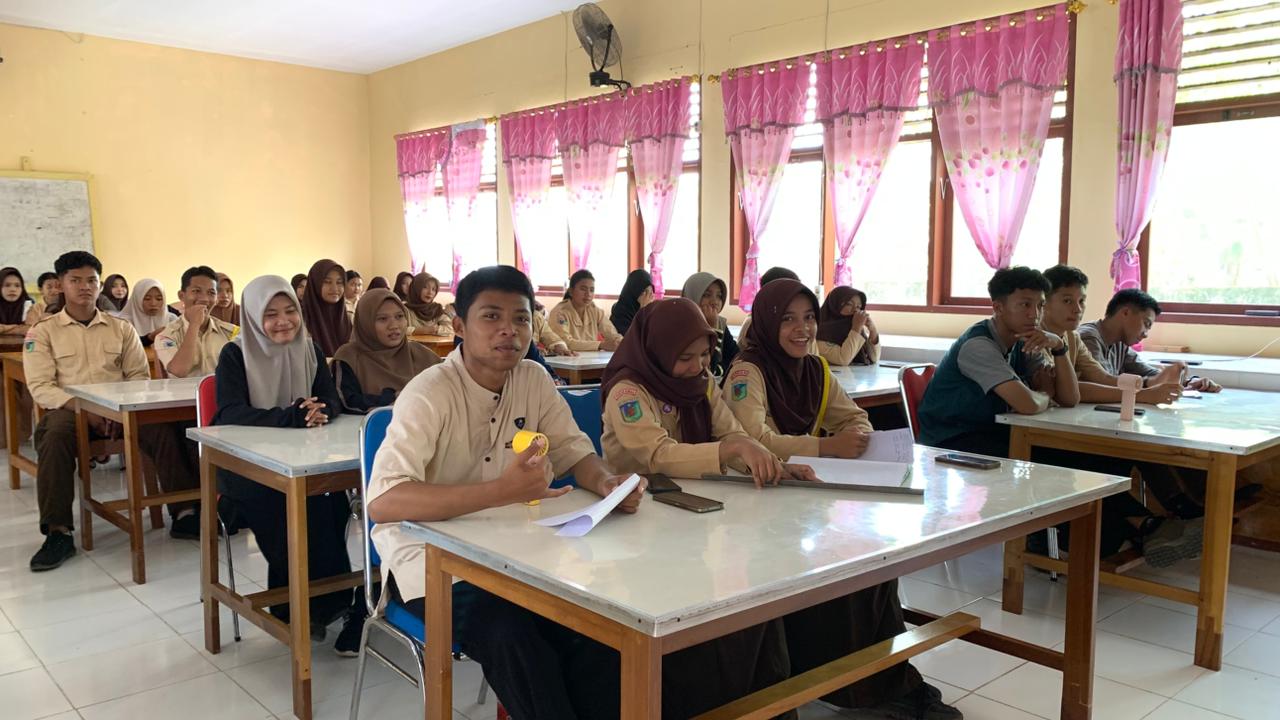 PT PAU Gelar Program Sahabat Mengajar di SMA Negeri 1 Batui, Angkat ...