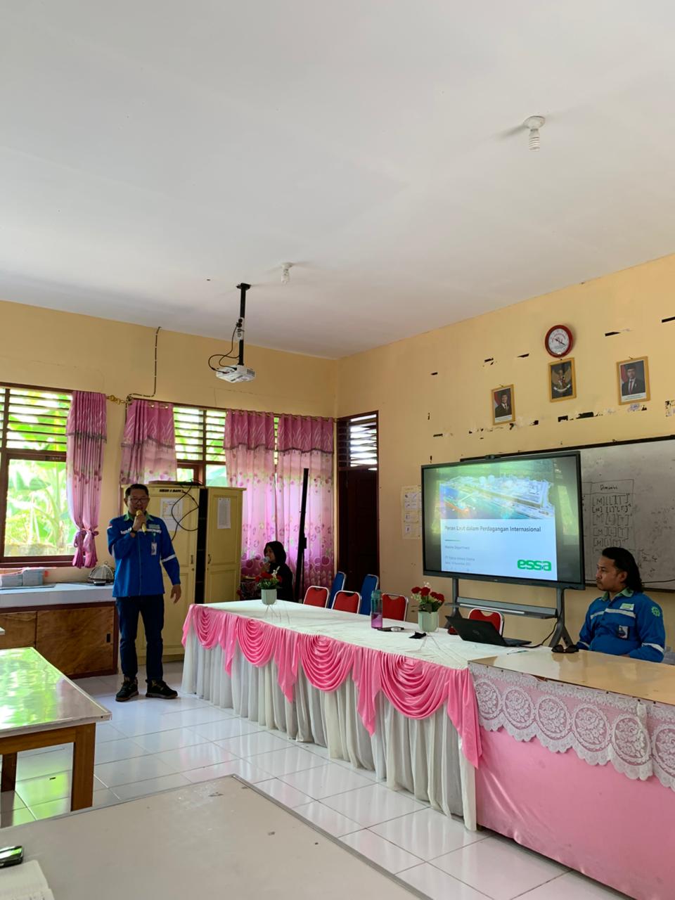 PT PAU Gelar Program Sahabat Mengajar di SMA Negeri 1 Batui, Angkat ...